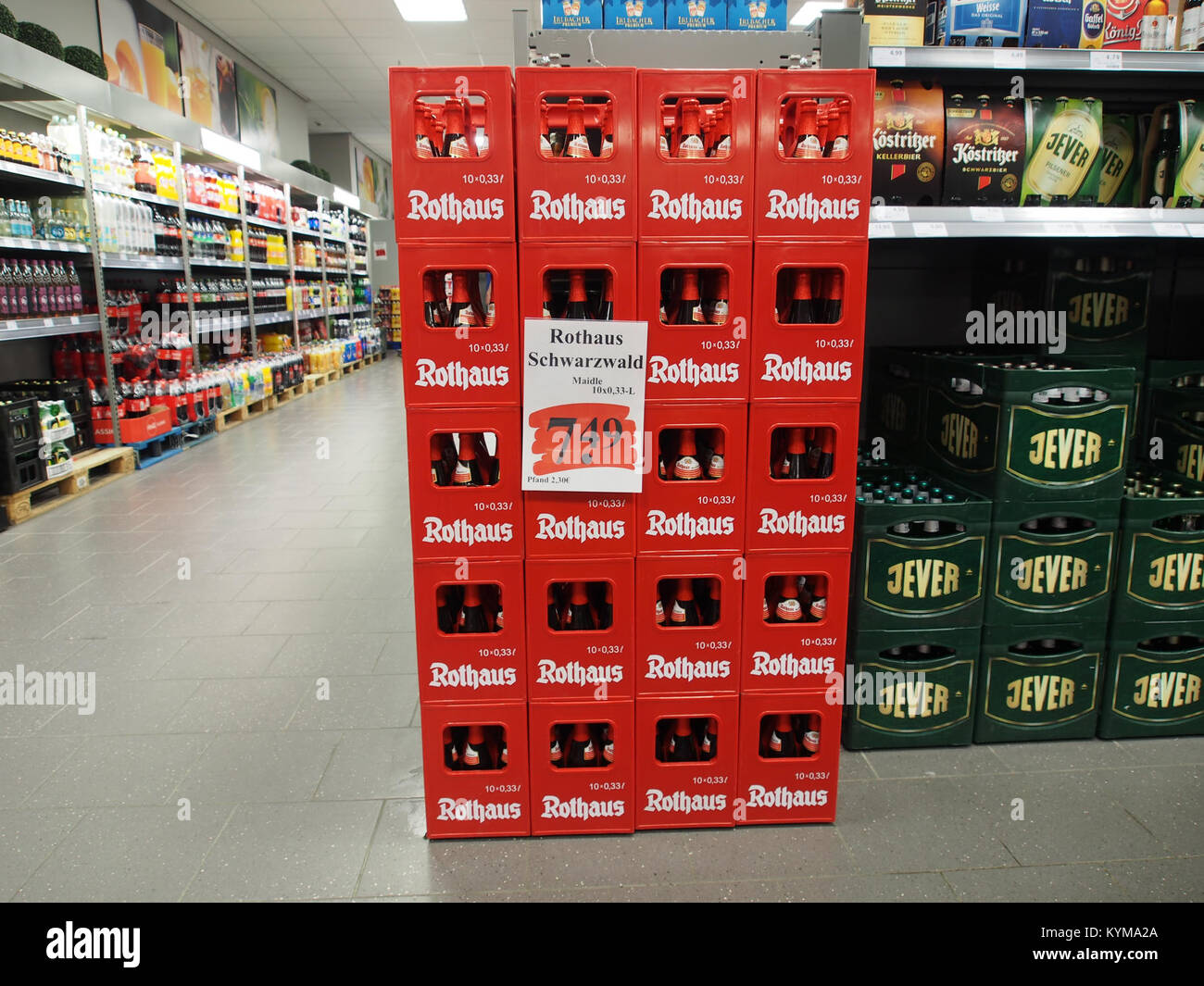 Crates of beer hi-res stock photography and images - Alamy