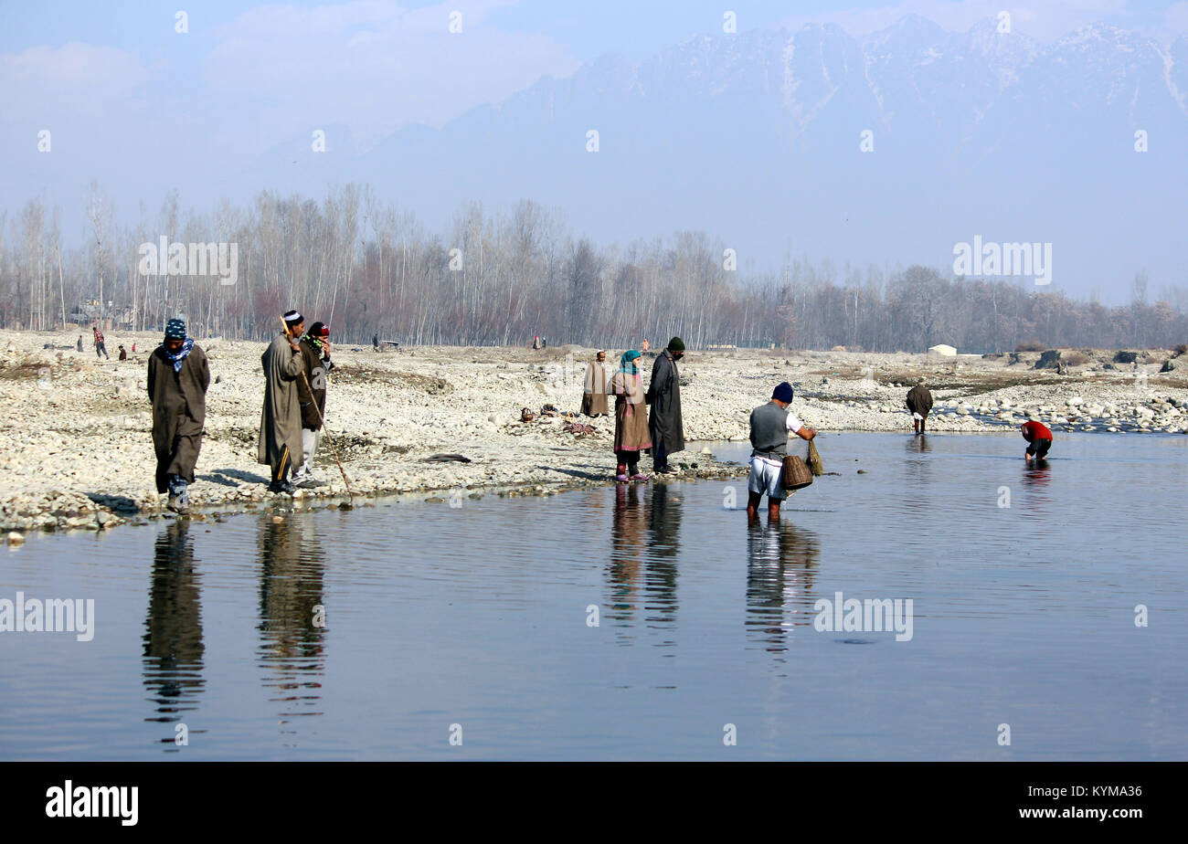 Passive fishing methods hi-res stock photography and images - Alamy