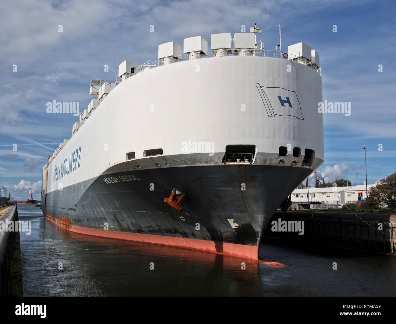 The H”egh Seoul, a 2004-built vessel with IMO number 9285495, is docked ...