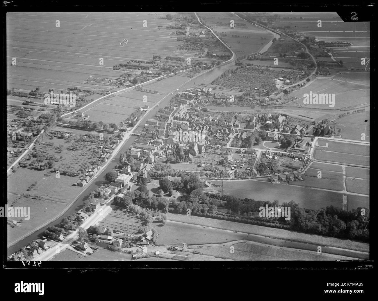 Aerial photograph of Haastrecht, captured between 1920 and 1940 ...