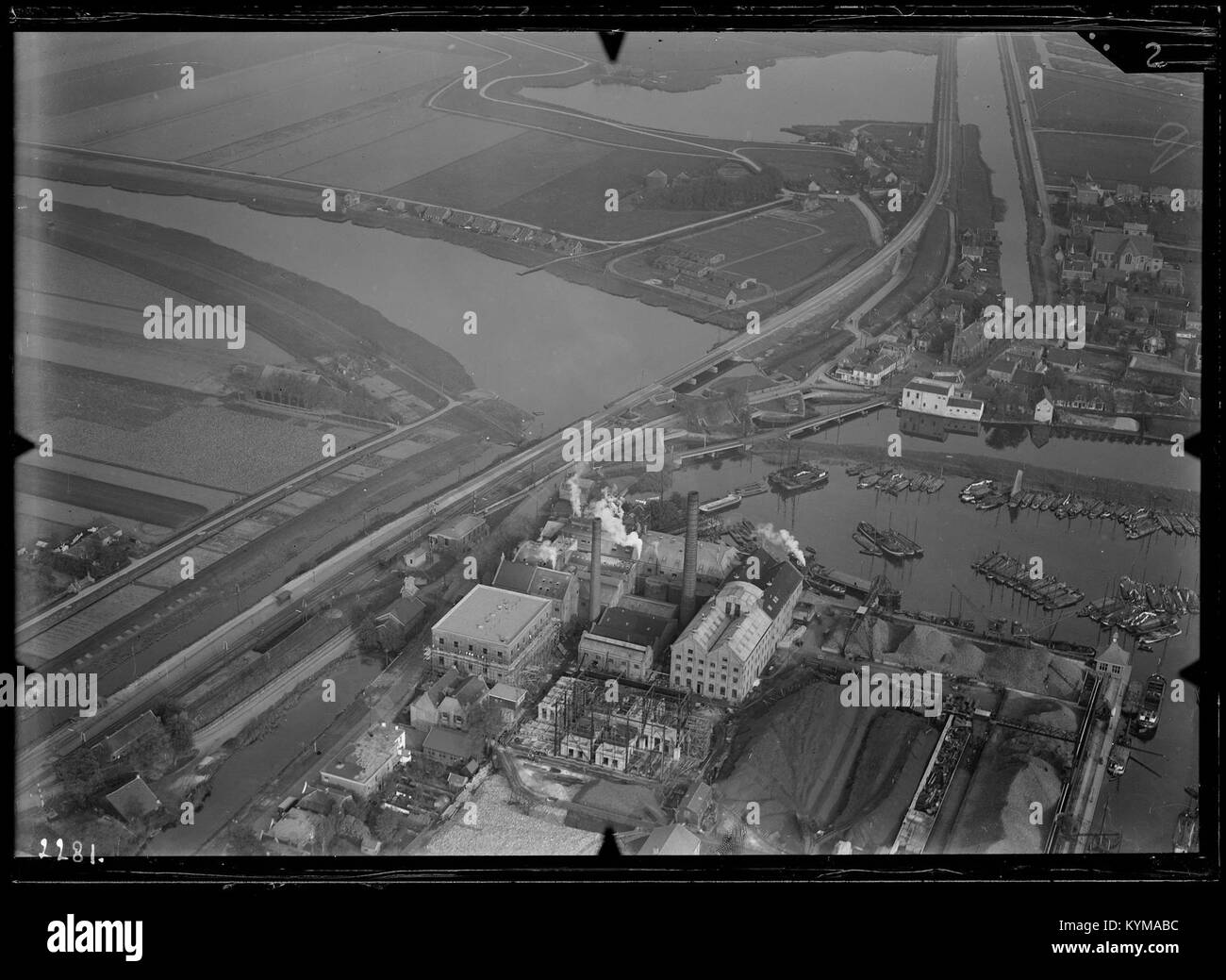 Halfweg hi-res stock photography and images - Alamy