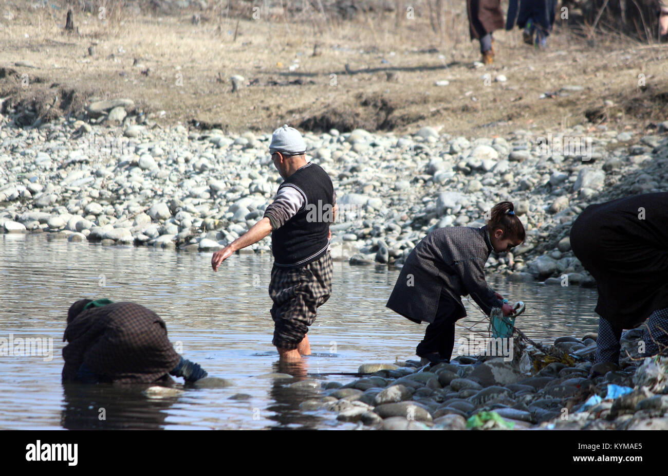 Passive fishing methods hi-res stock photography and images - Alamy