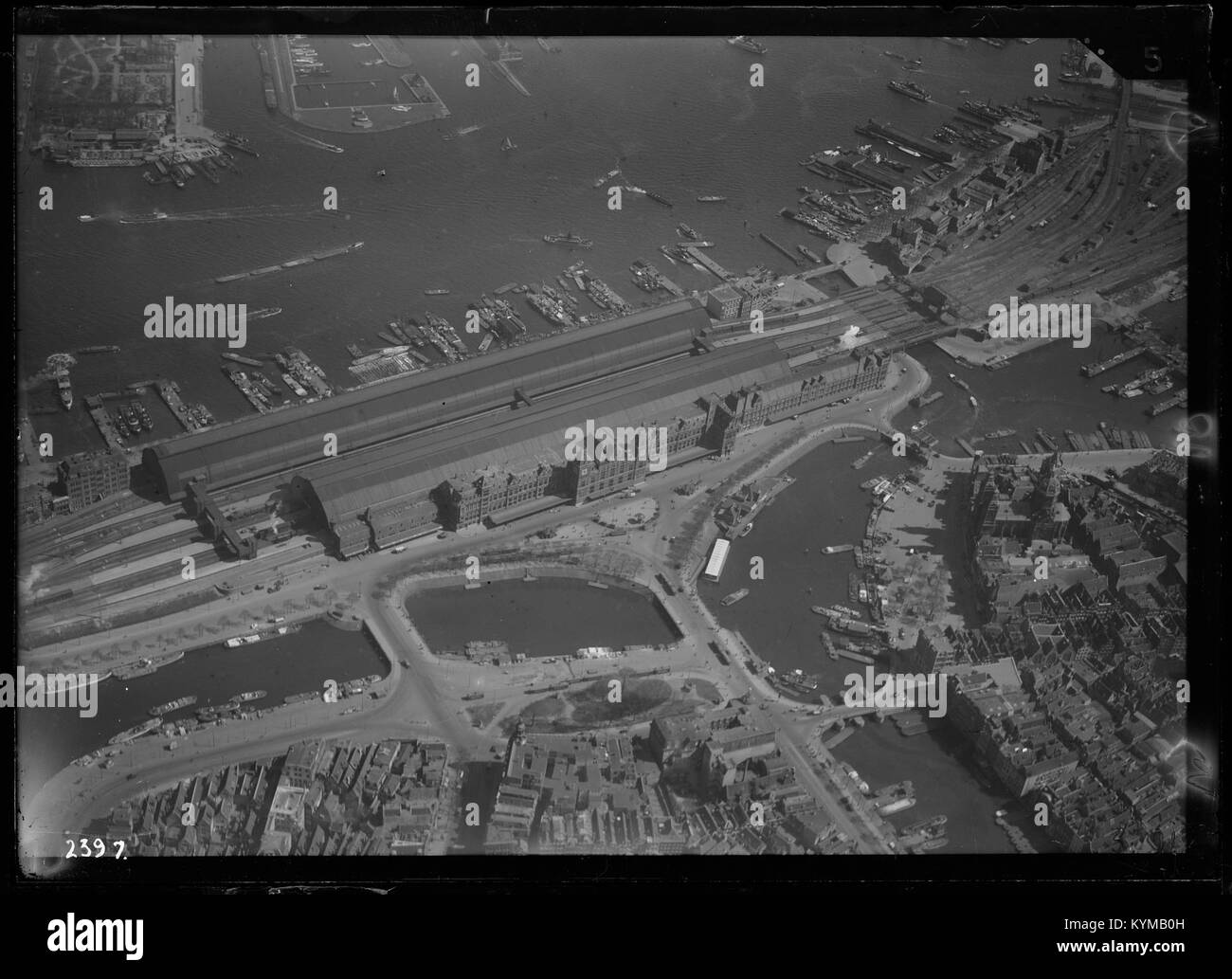 Distinct urban architecture Black and White Stock Photos & Images - Alamy