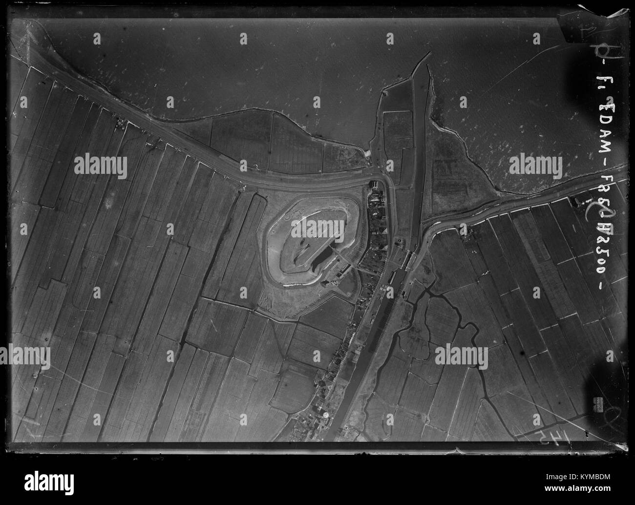 An aerial photograph of Fort bij Edam, taken between 1920 and 1940. The ...