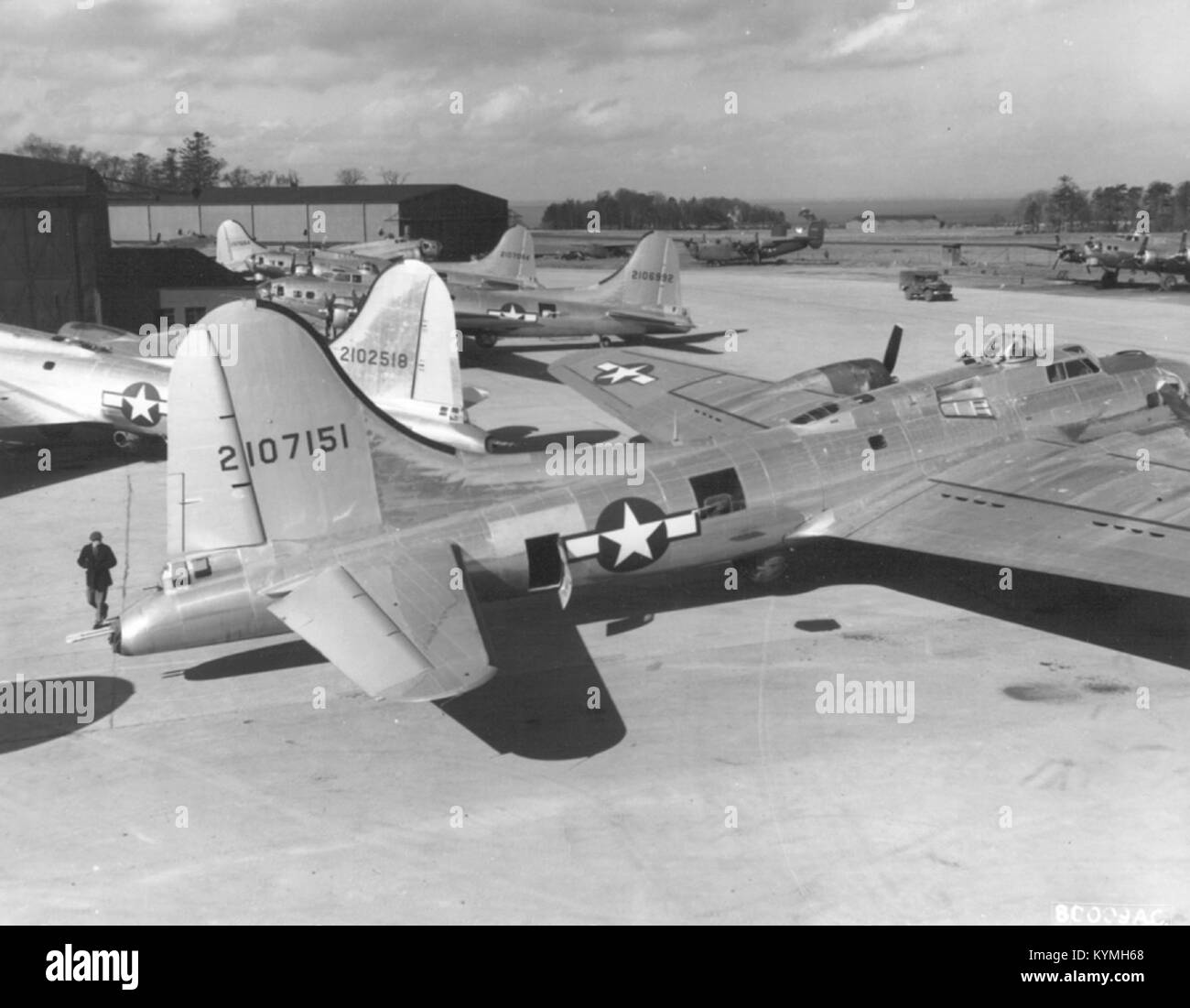Image of a Boeing B-17 Flying Fortress, illustrating its design and ...