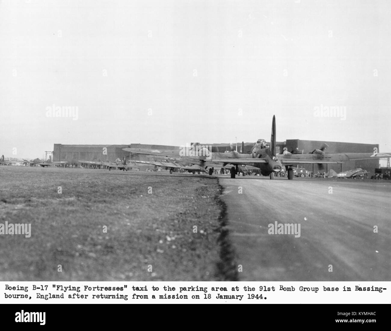 Image of a Boeing B-17 Flying Fortress, an American four-engine heavy ...