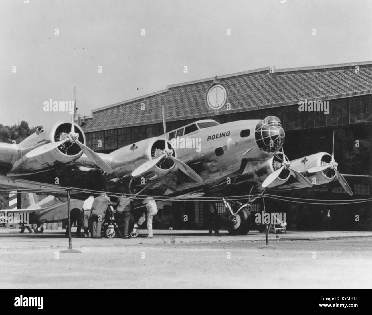 Photograph of a Boeing B-17 Flying Fortress in flight, showcasing its ...