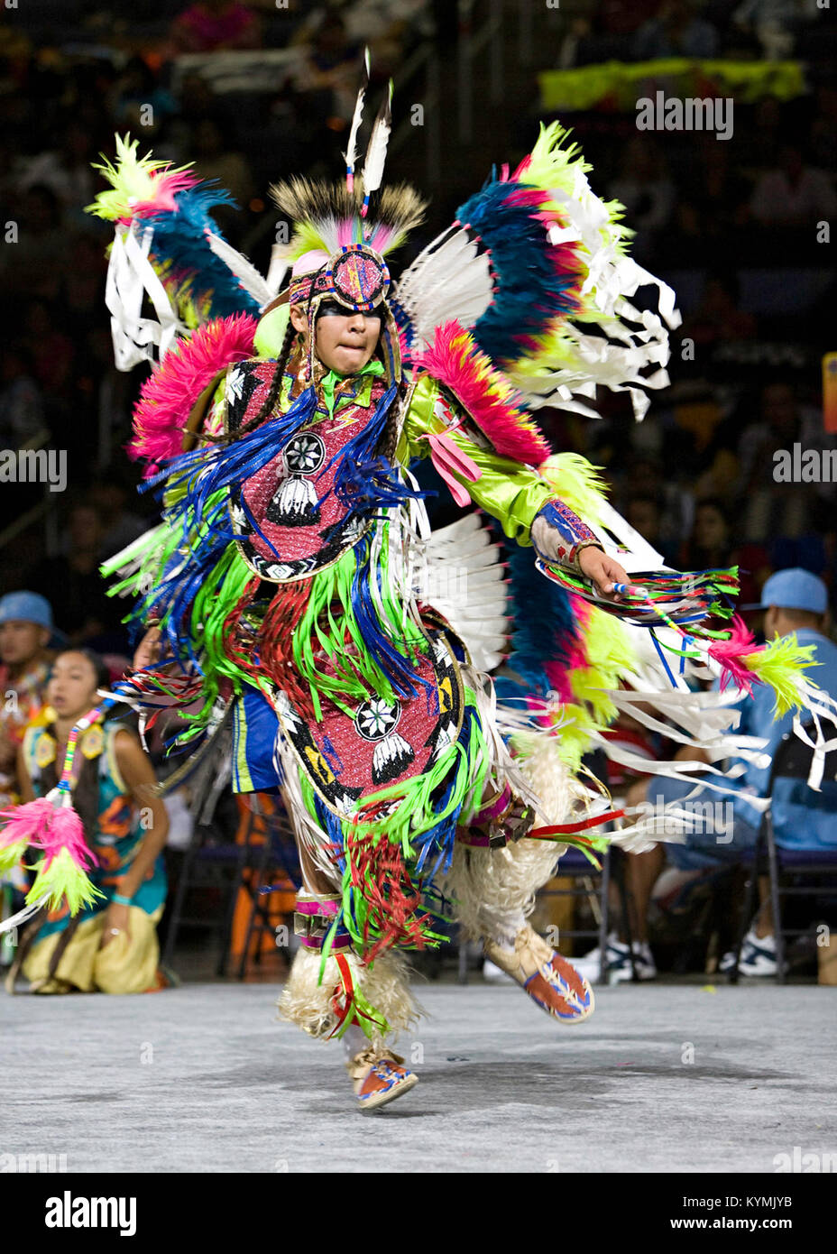 Competitve pow wow dancing hi-res stock photography and images - Alamy