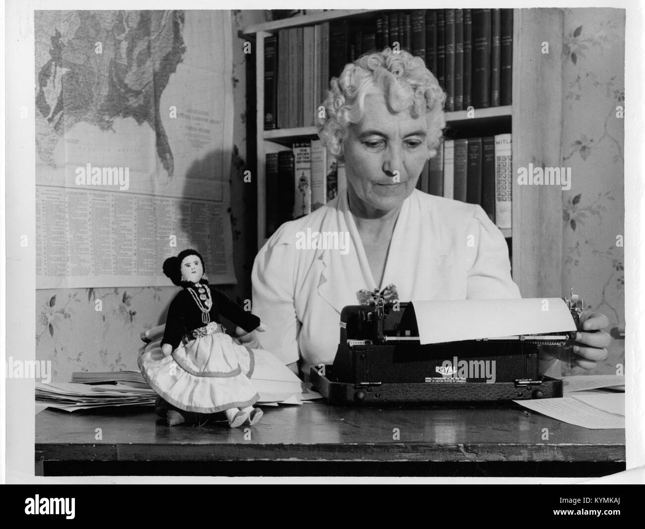 Anthropologist native hi-res stock photography and images - Alamy