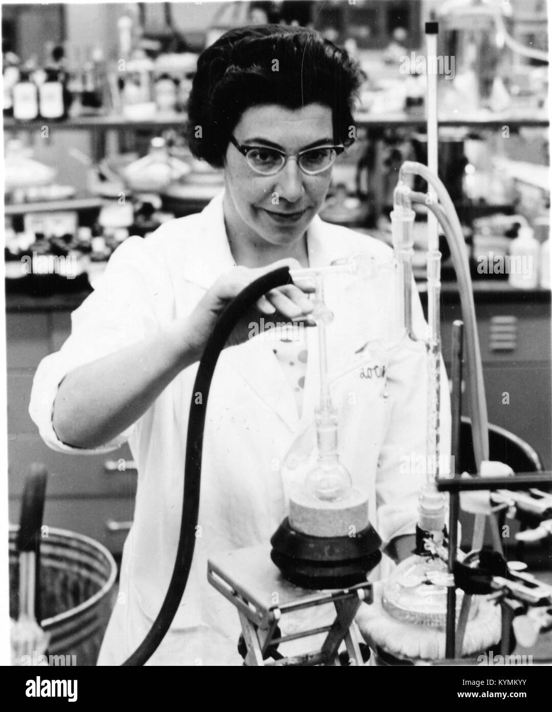 1960s scientist woman hi-res stock photography and images - Alamy