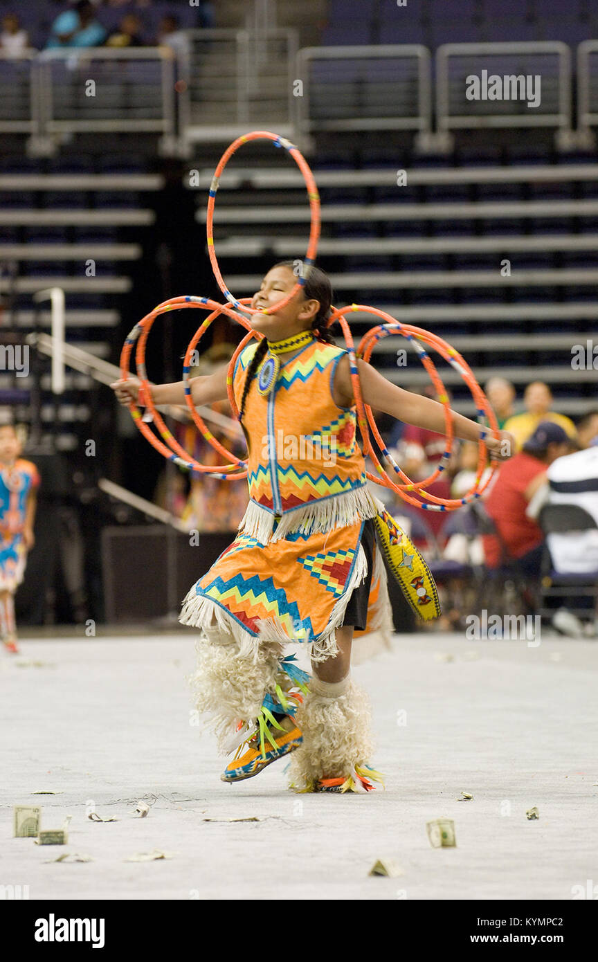 Female native hoop dancer hi-res stock photography and images - Alamy