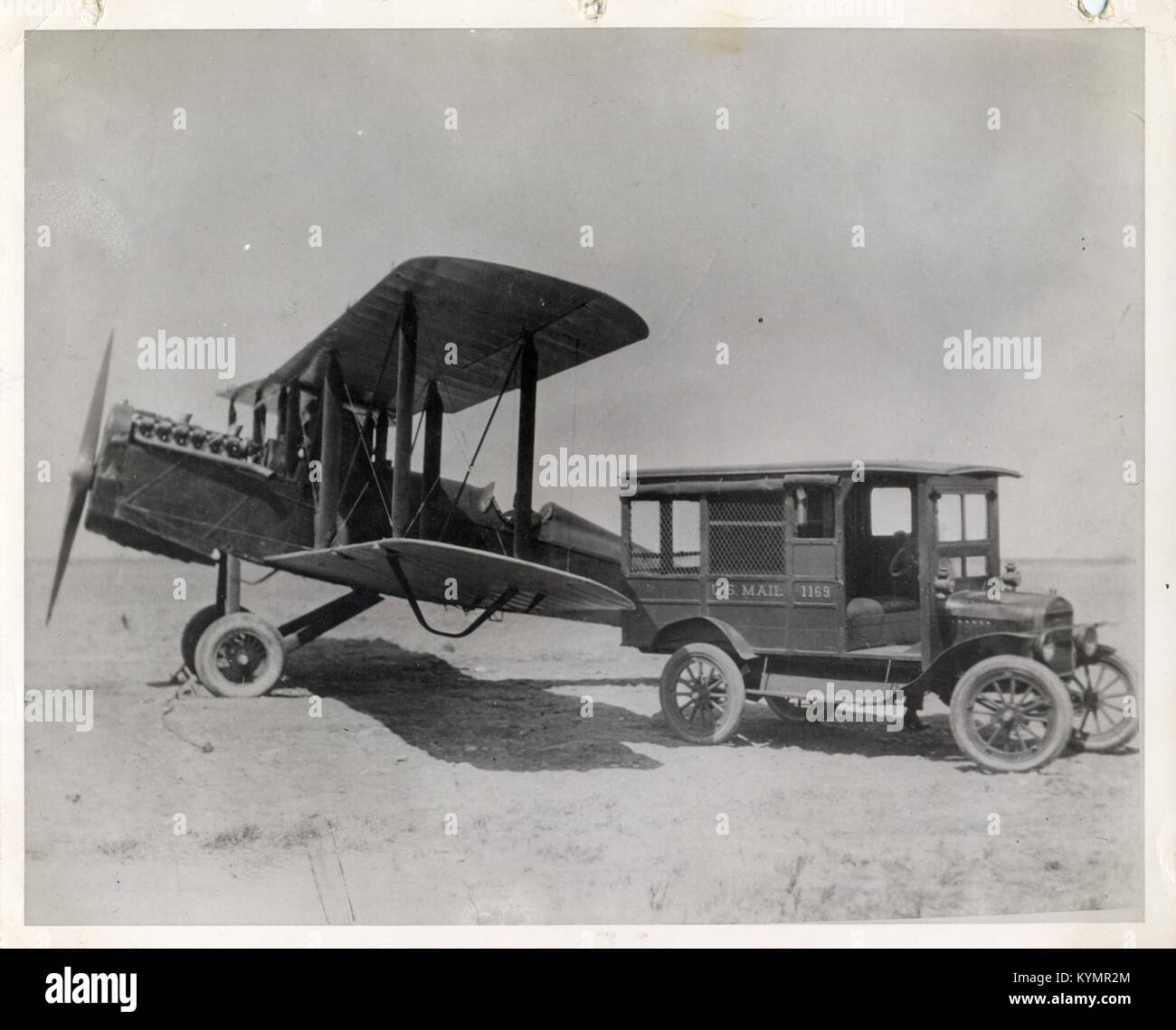 De havilland mail plane hi-res stock photography and images - Alamy