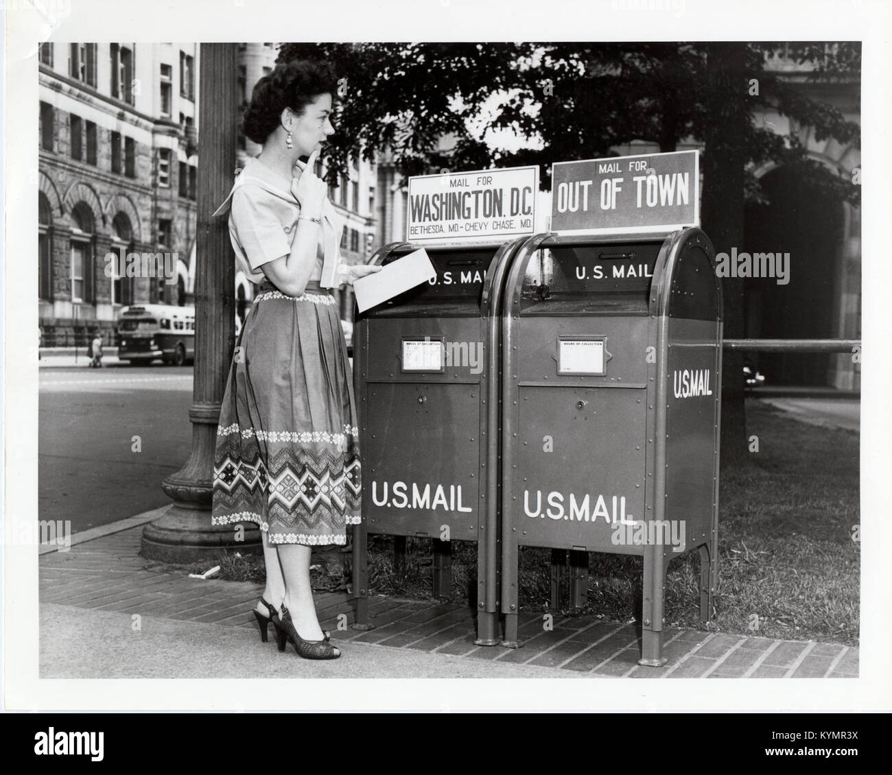 Mailing letter mailbox 1960s hi-res stock photography and images - Alamy