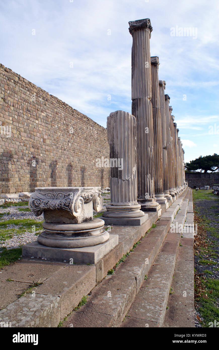 Steps and columns in Asklepion, Pergama, Turkey Stock Photo - Alamy