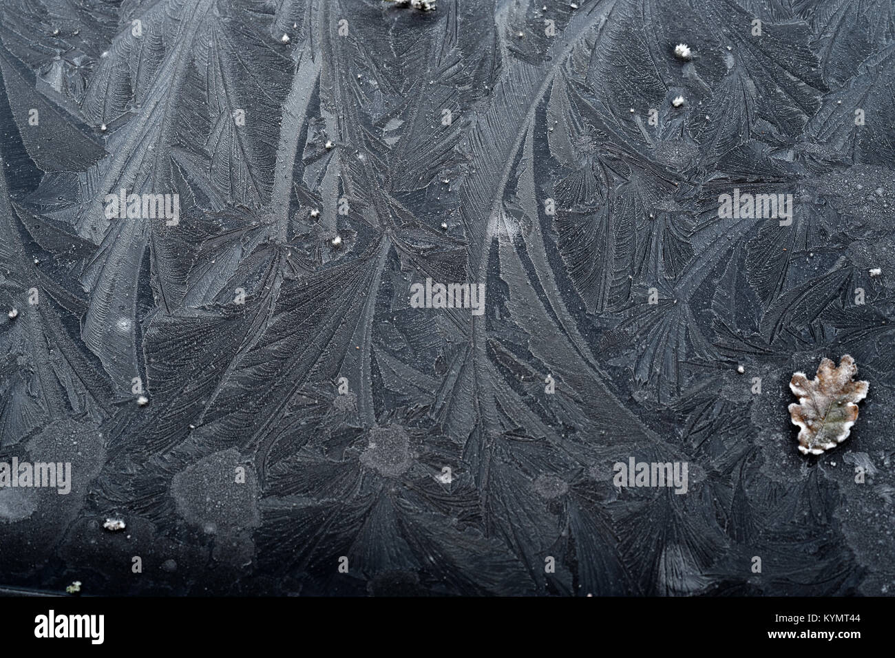 Car windscreen frost hi-res stock photography and images - Alamy