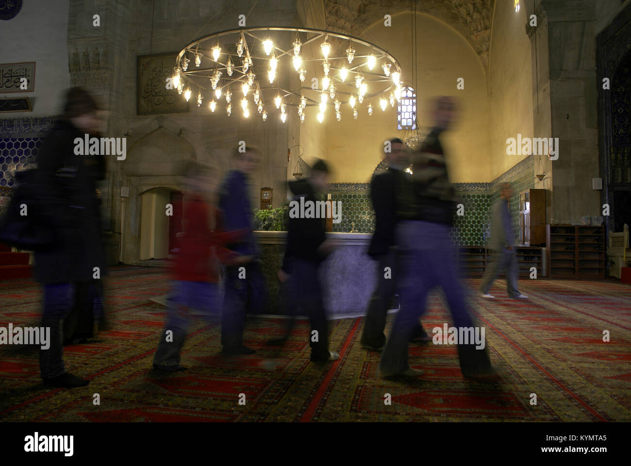 People inside Green mosque Yeshil Jami, Bursa, Turkey Stock Photo - Alamy