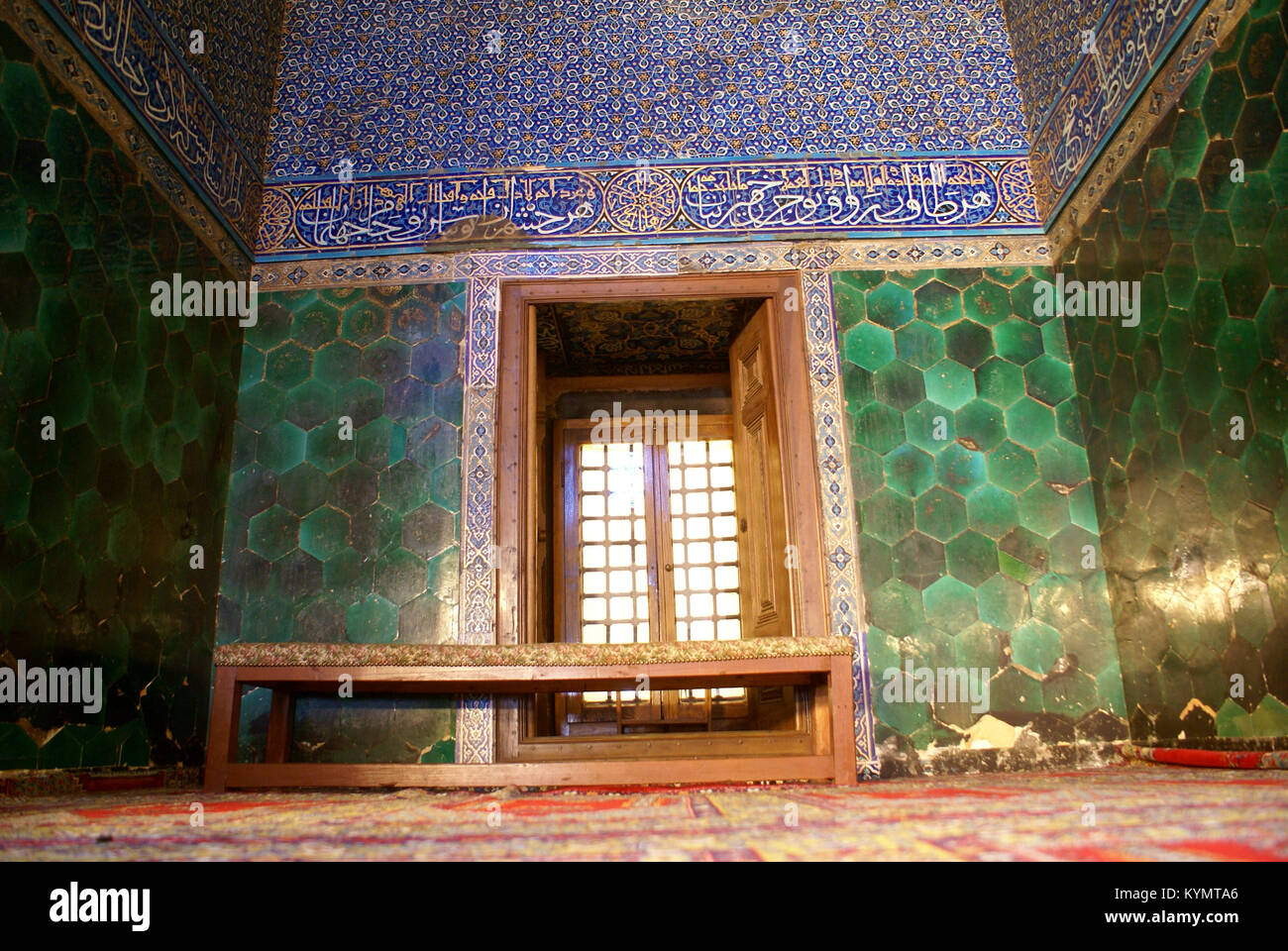 Window of green mosque hi-res stock photography and images - Alamy