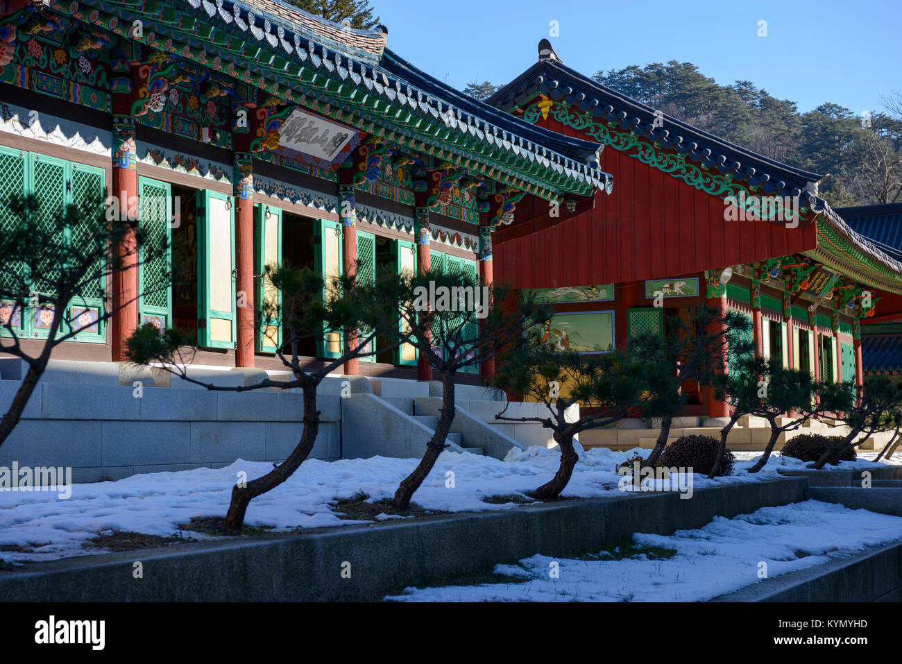 Symbols in chinese temple hi-res stock photography and images - Alamy