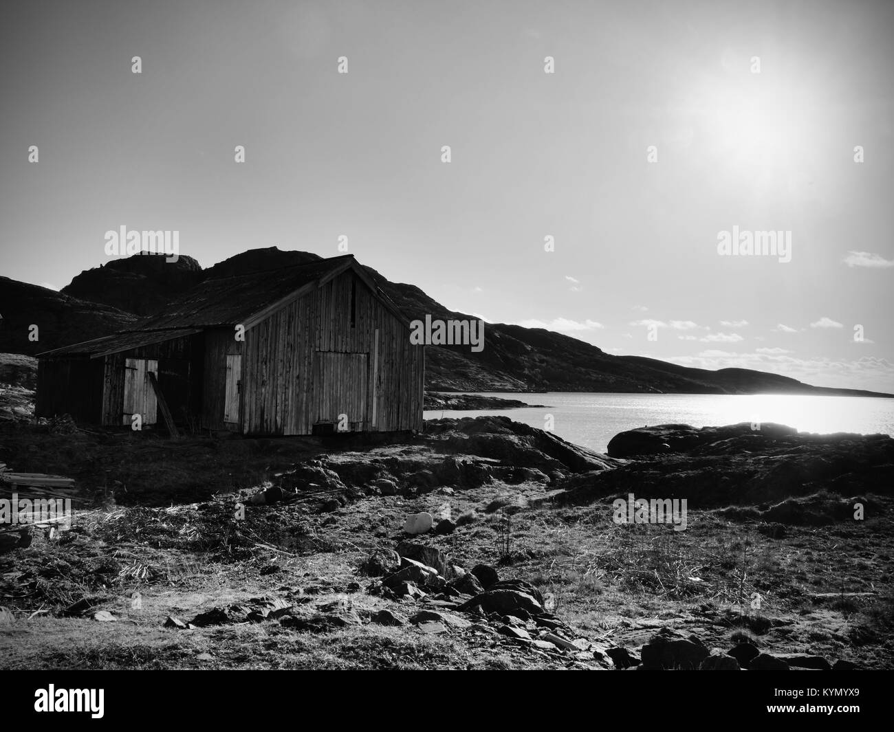 Beautiful view on norwegian bay with traditional houses along rocky ...