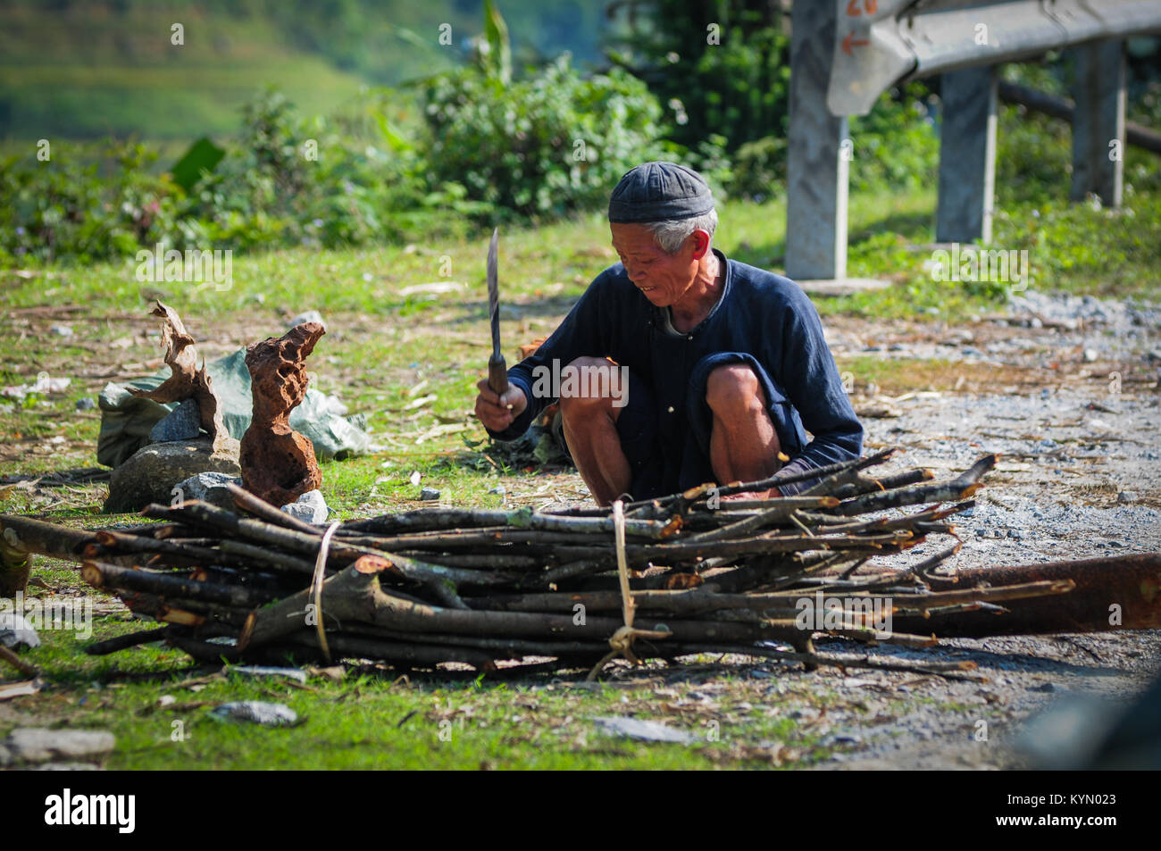 Hmong old man hi-res stock photography and images - Alamy