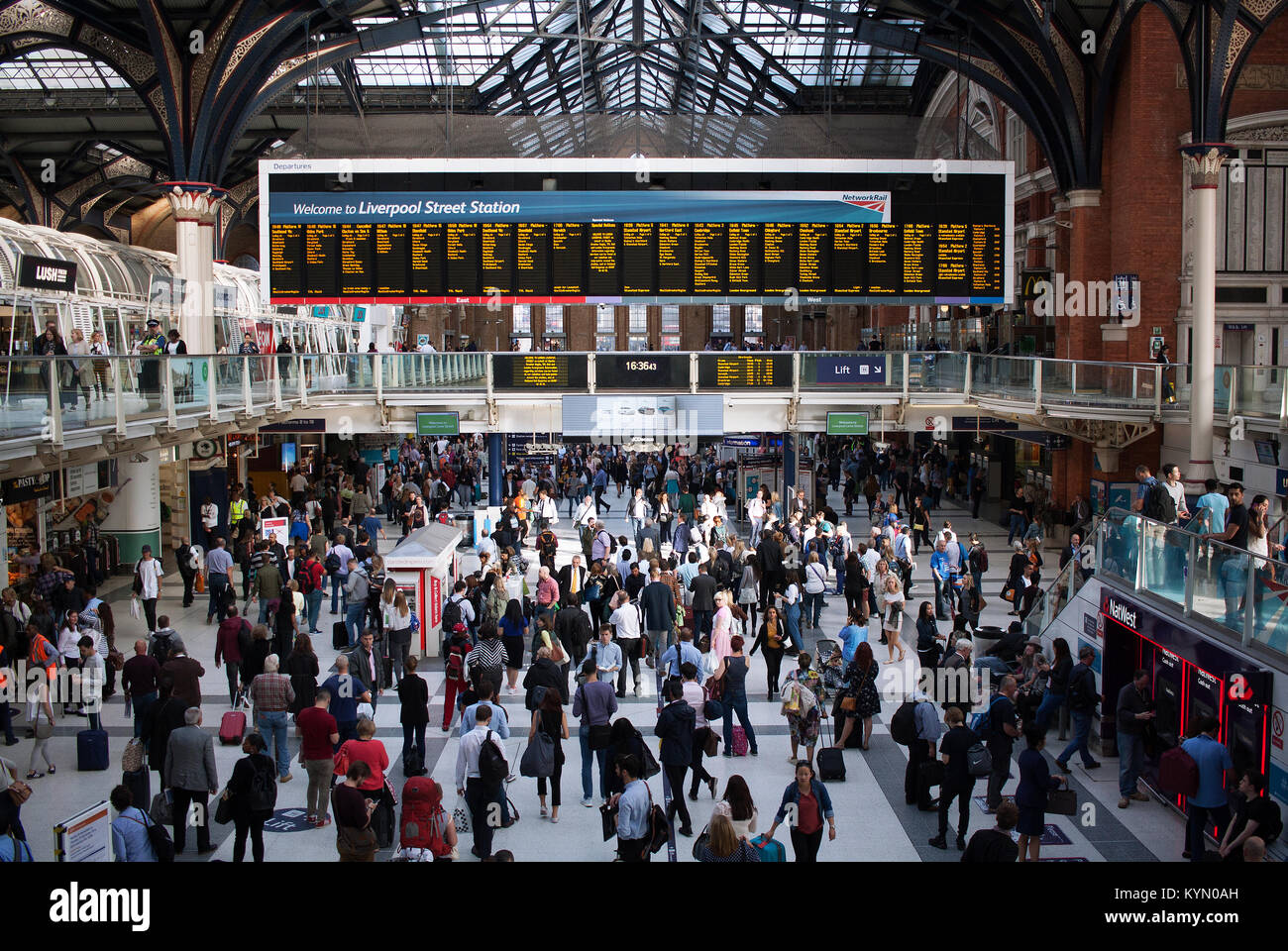 Busy London station Stock Photo - Alamy