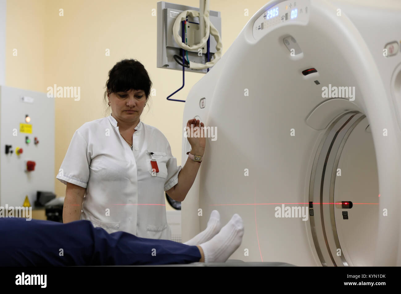 Ct scanner legs hi-res stock photography and images - Alamy