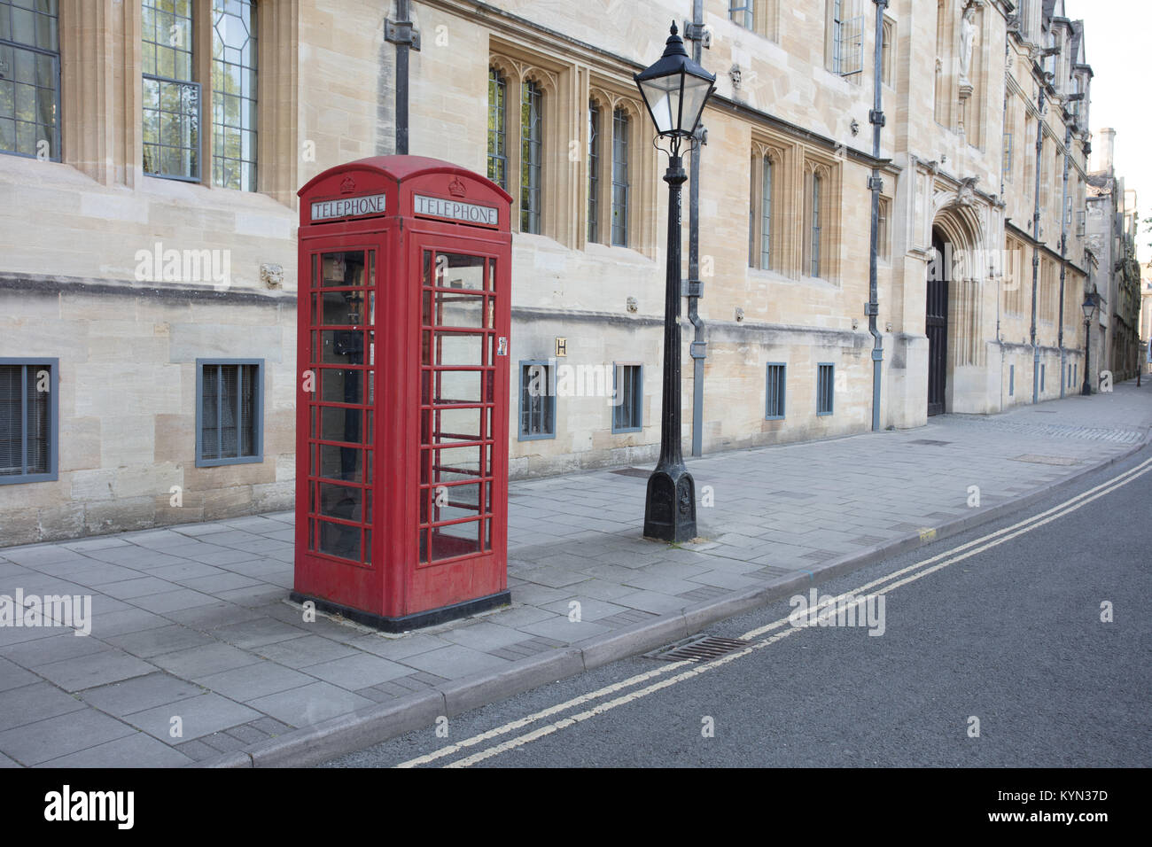 British red telephone box oxford hi-res stock photography and images ...