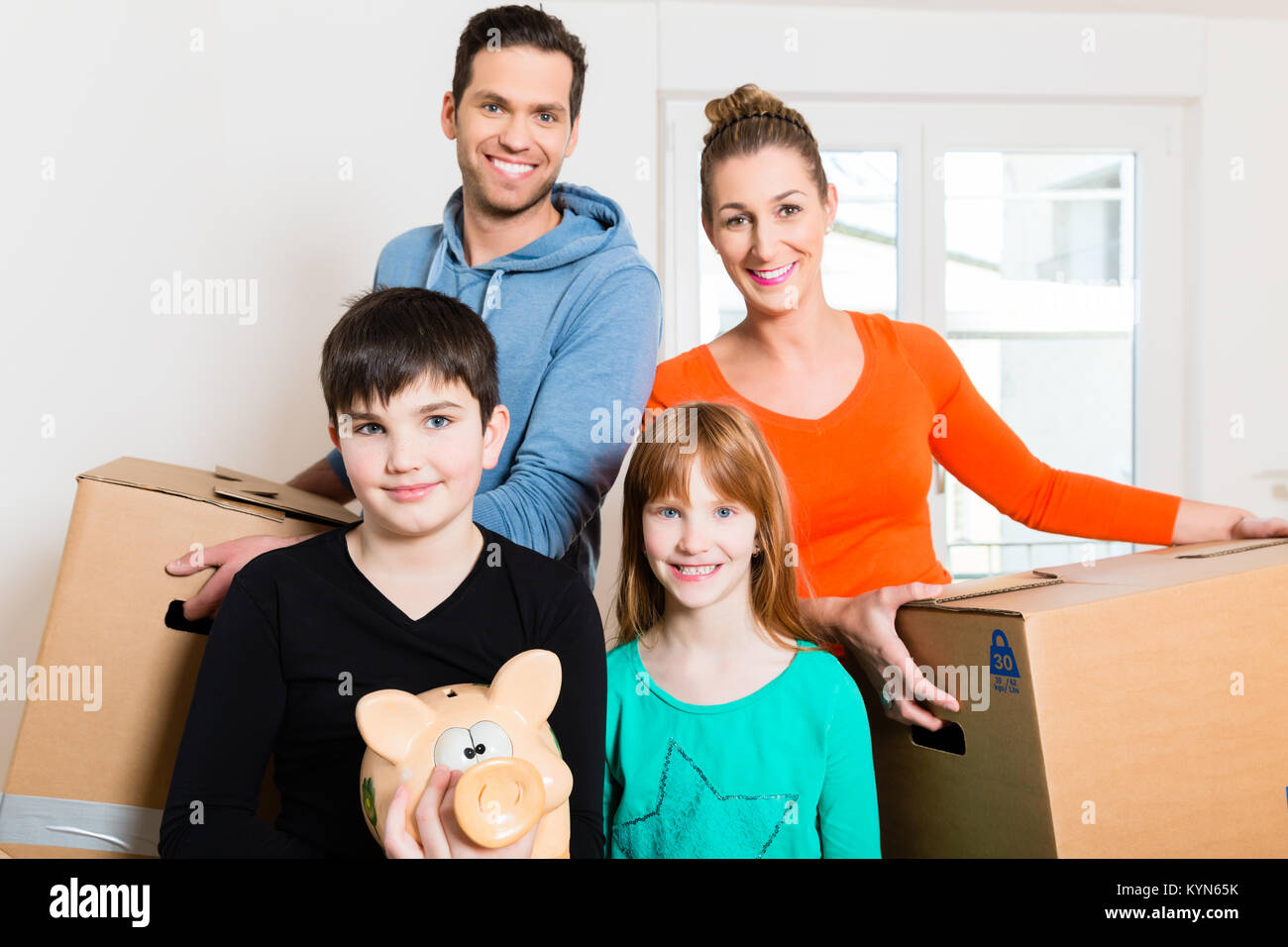 Family moving into new home Stock Photo - Alamy