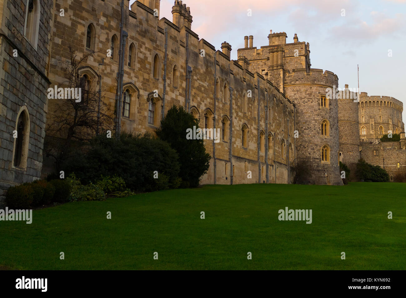 Royal palace castle area hi-res stock photography and images - Alamy
