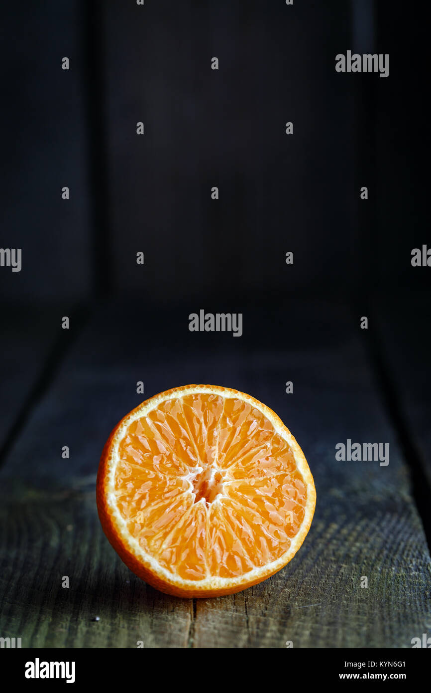 Ripe and juicy mandarin sliced in half Stock Photo - Alamy