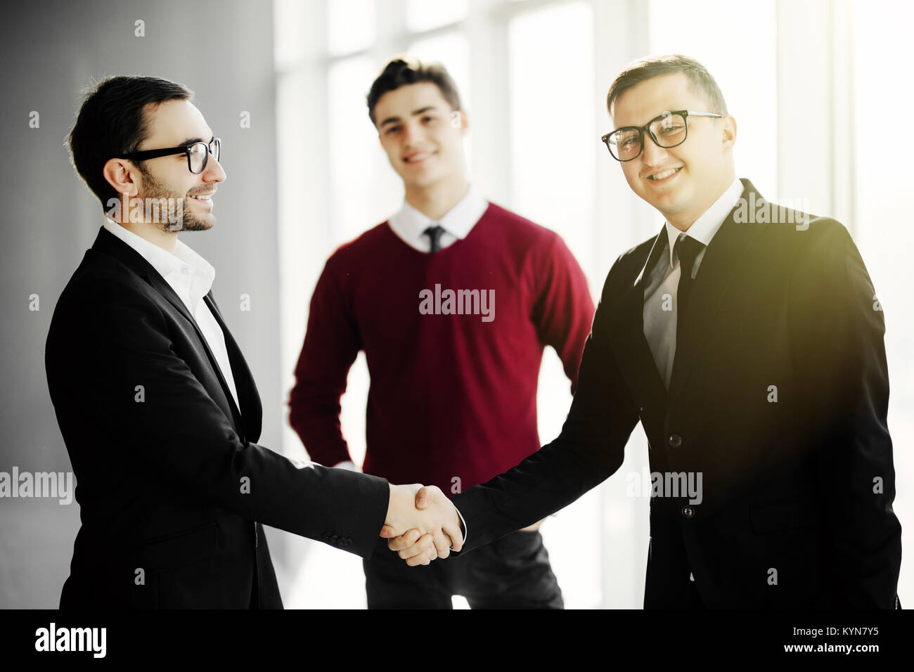 Businesswoman introducing colleagues together in their office Stock ...