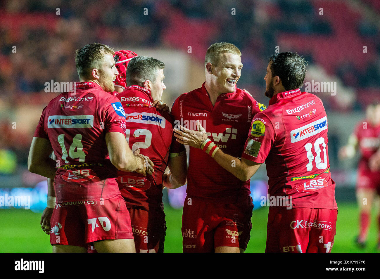 Scott williams scarlets hi-res stock photography and images - Alamy