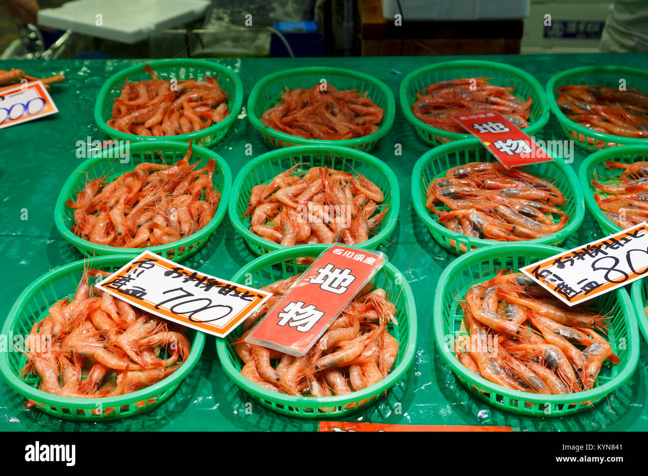Shrimp in fish market hi-res stock photography and images - Alamy