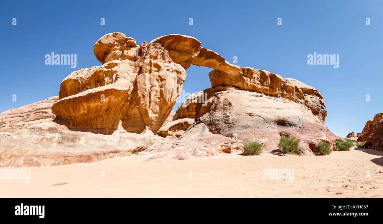 Middle east desert hi-res stock photography and images - Alamy