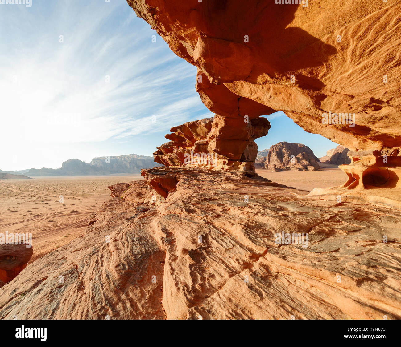 Arch in rock desert hi-res stock photography and images - Alamy