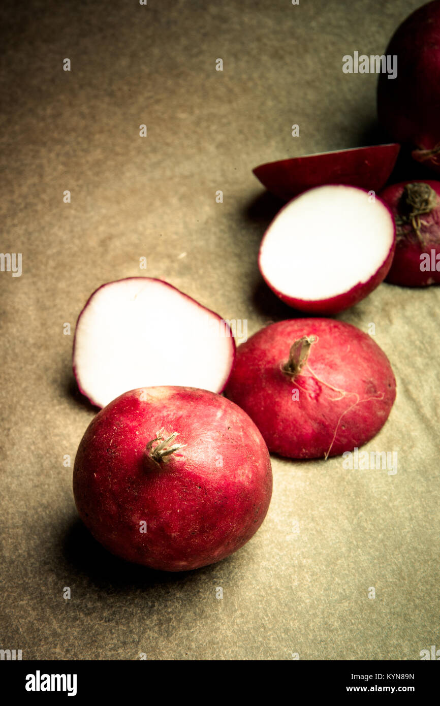 Red radish slices hi-res stock photography and images - Alamy