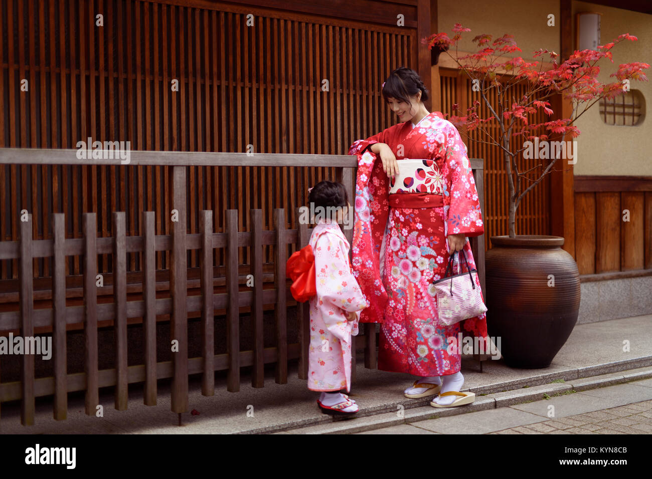 Japanese mother daughter hi-res stock photography and images - Alamy