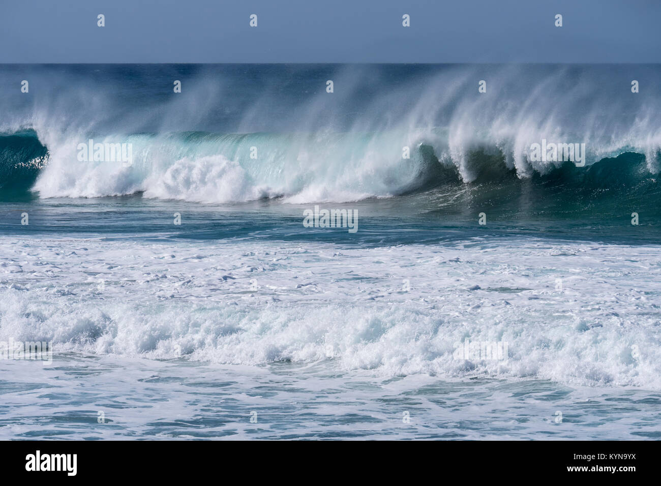 Blowing waves hi-res stock photography and images - Alamy