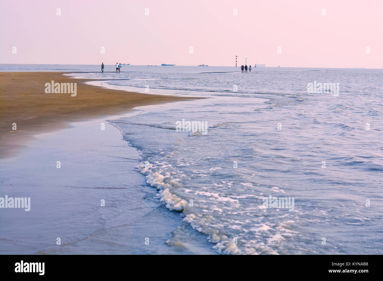 Chittagong sea beach hi-res stock photography and images - Alamy
