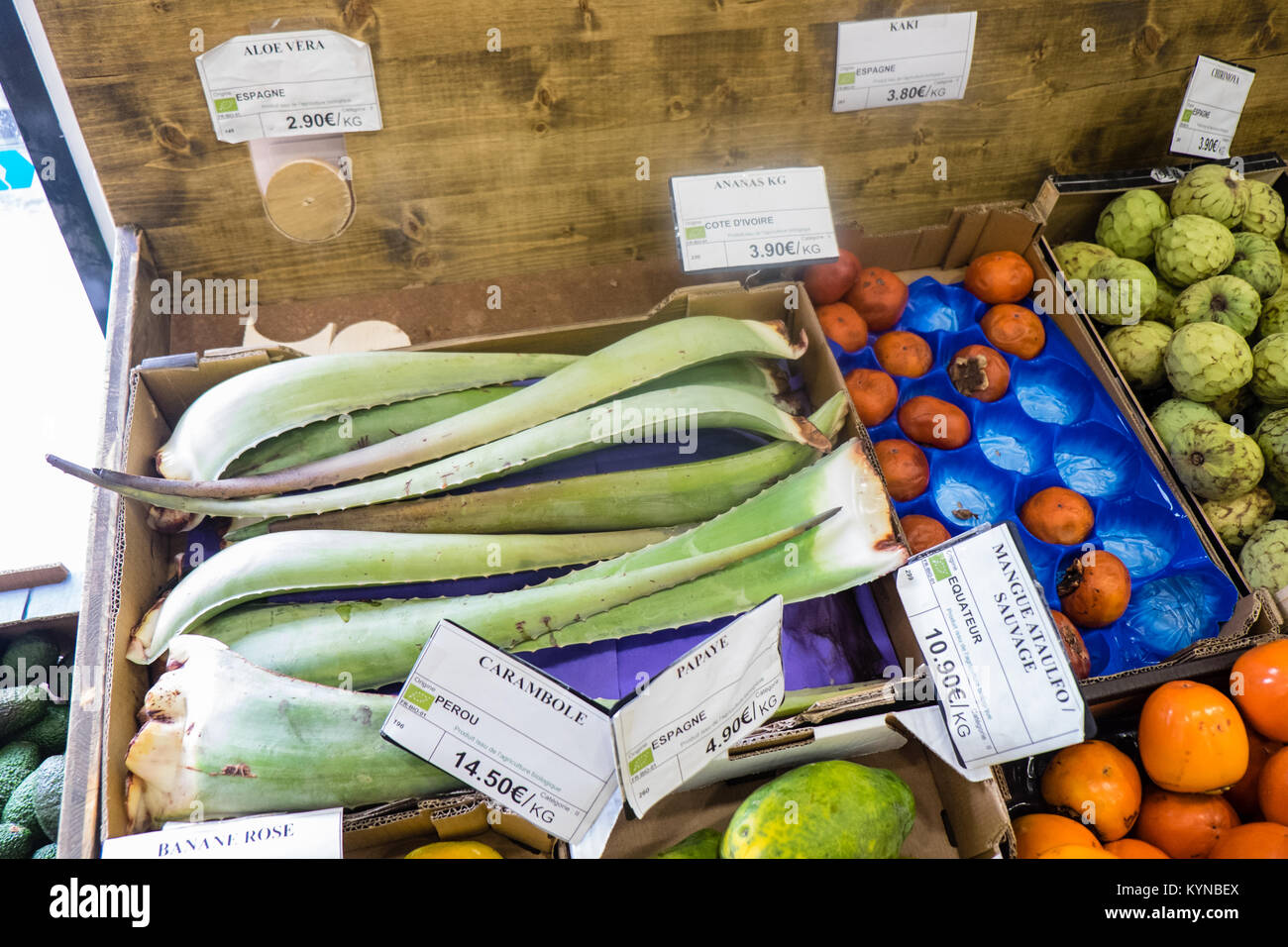 France supermarket bio hi-res stock photography and images - Alamy