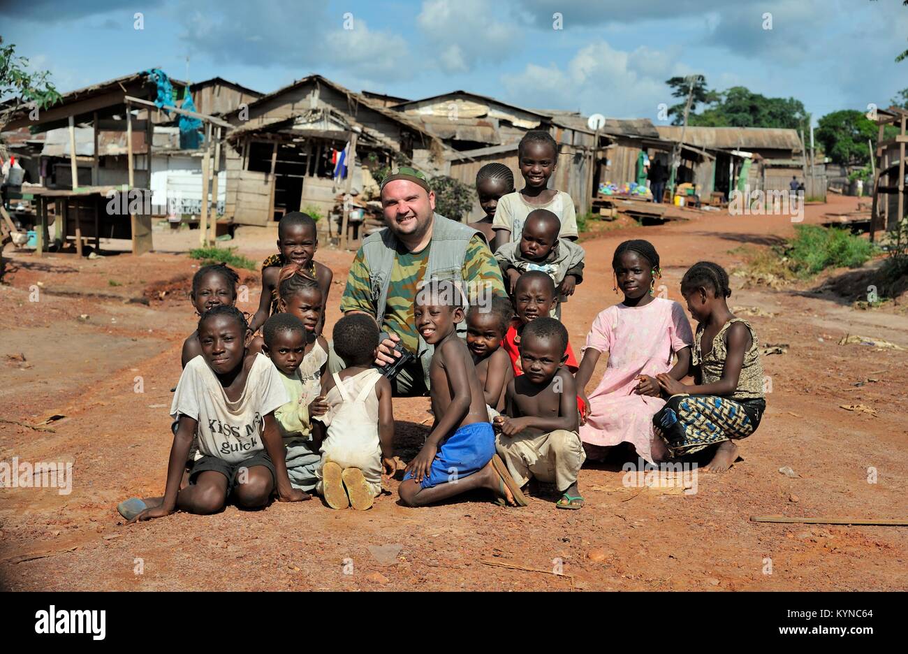 Group rural africa hi-res stock photography and images - Alamy