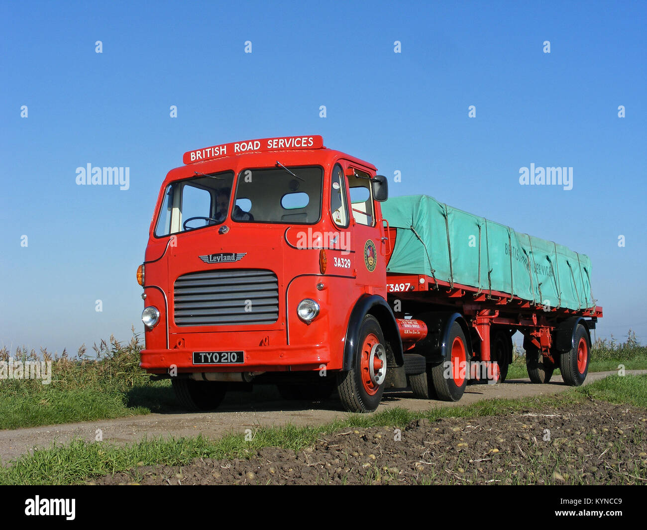 1957 Leyland Comet TYO 210 lorry Stock Photo - Alamy