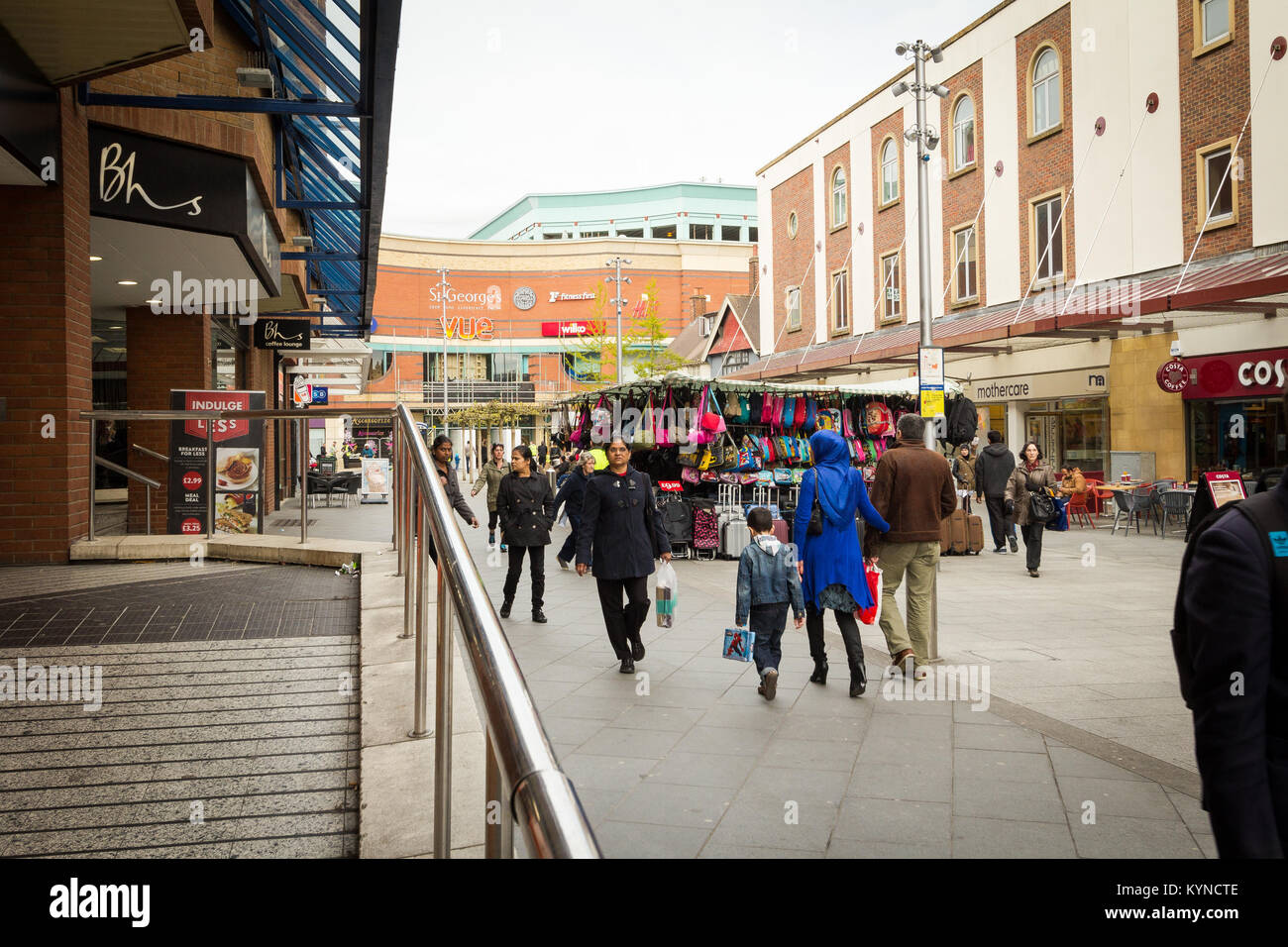 St george's shopping centre harrow hi-res stock photography and images ...