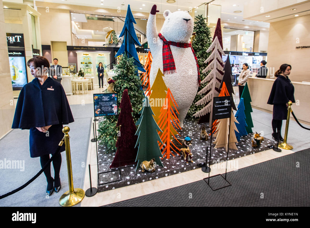 Mall of asia department store hi-res stock photography and images - Alamy