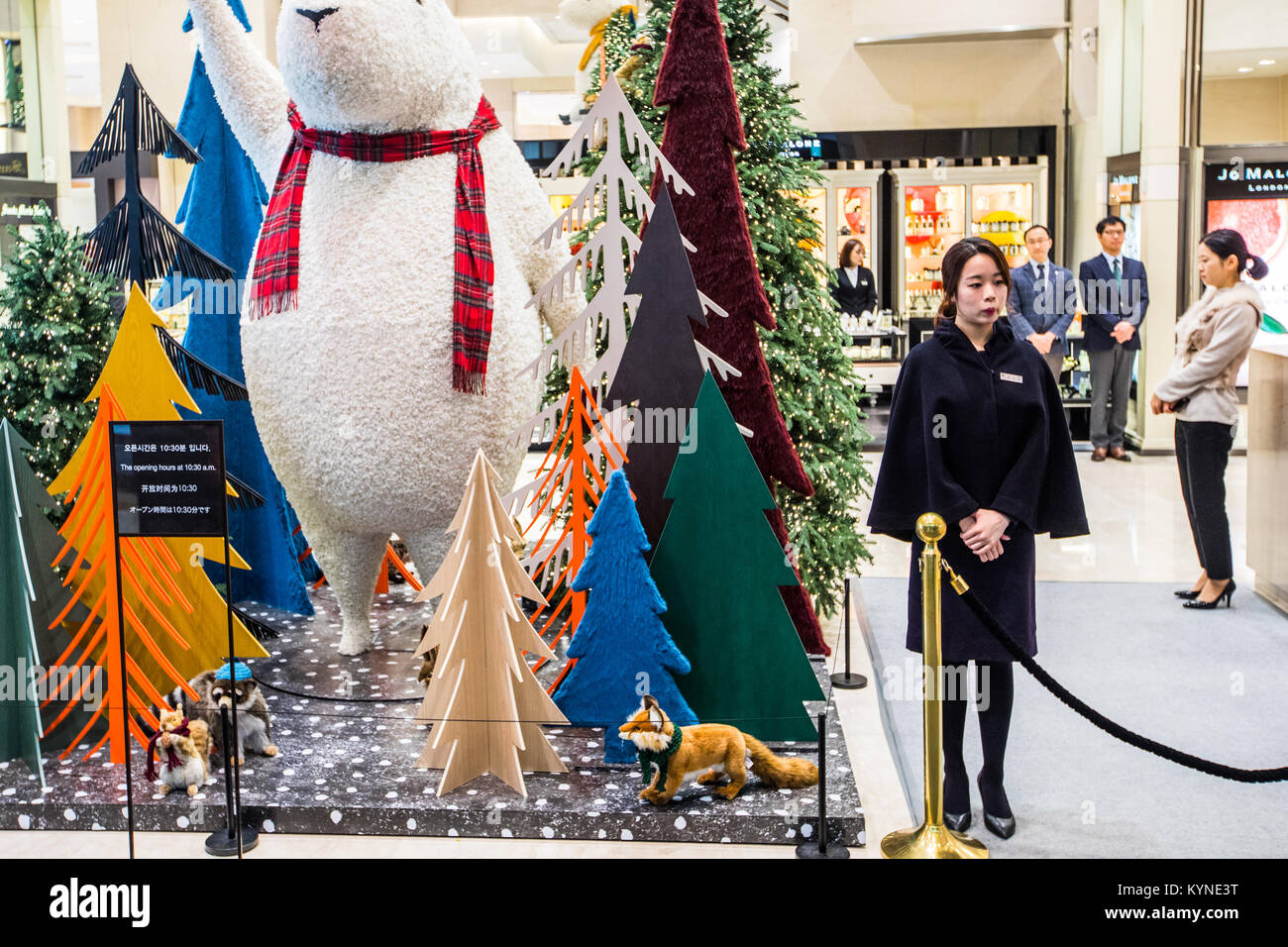 Mall of asia department store hi-res stock photography and images - Alamy