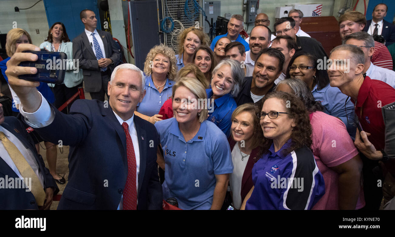 Vice President Mike Pence visits NASA's Marshall Space Flight Center in ...