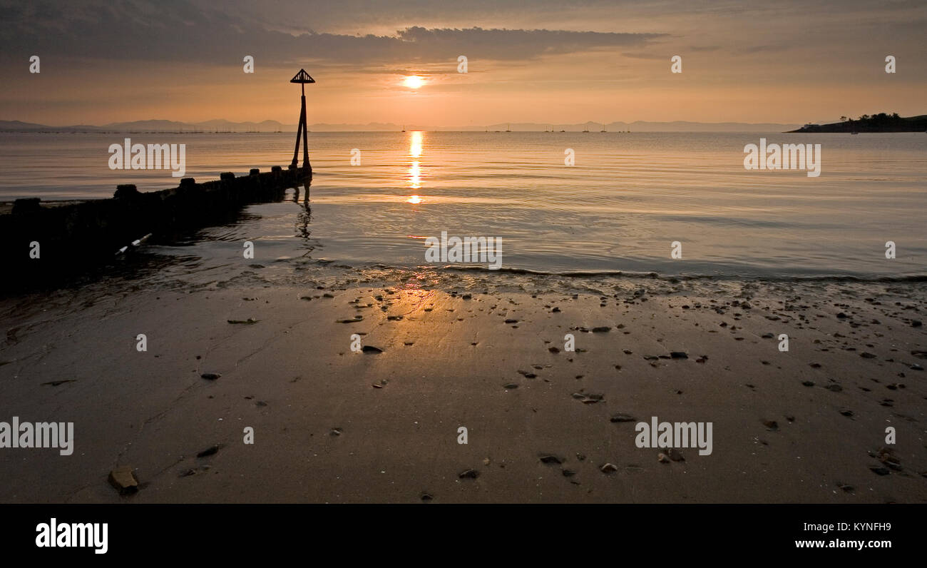 Sunrise welsh beach hi-res stock photography and images - Alamy