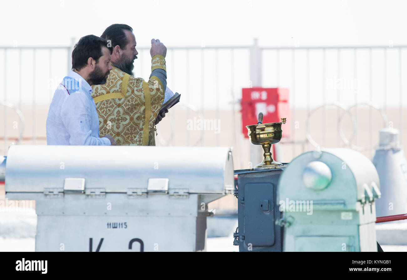 Astronaut nasa blessing baikonur hi-res stock photography and images ...