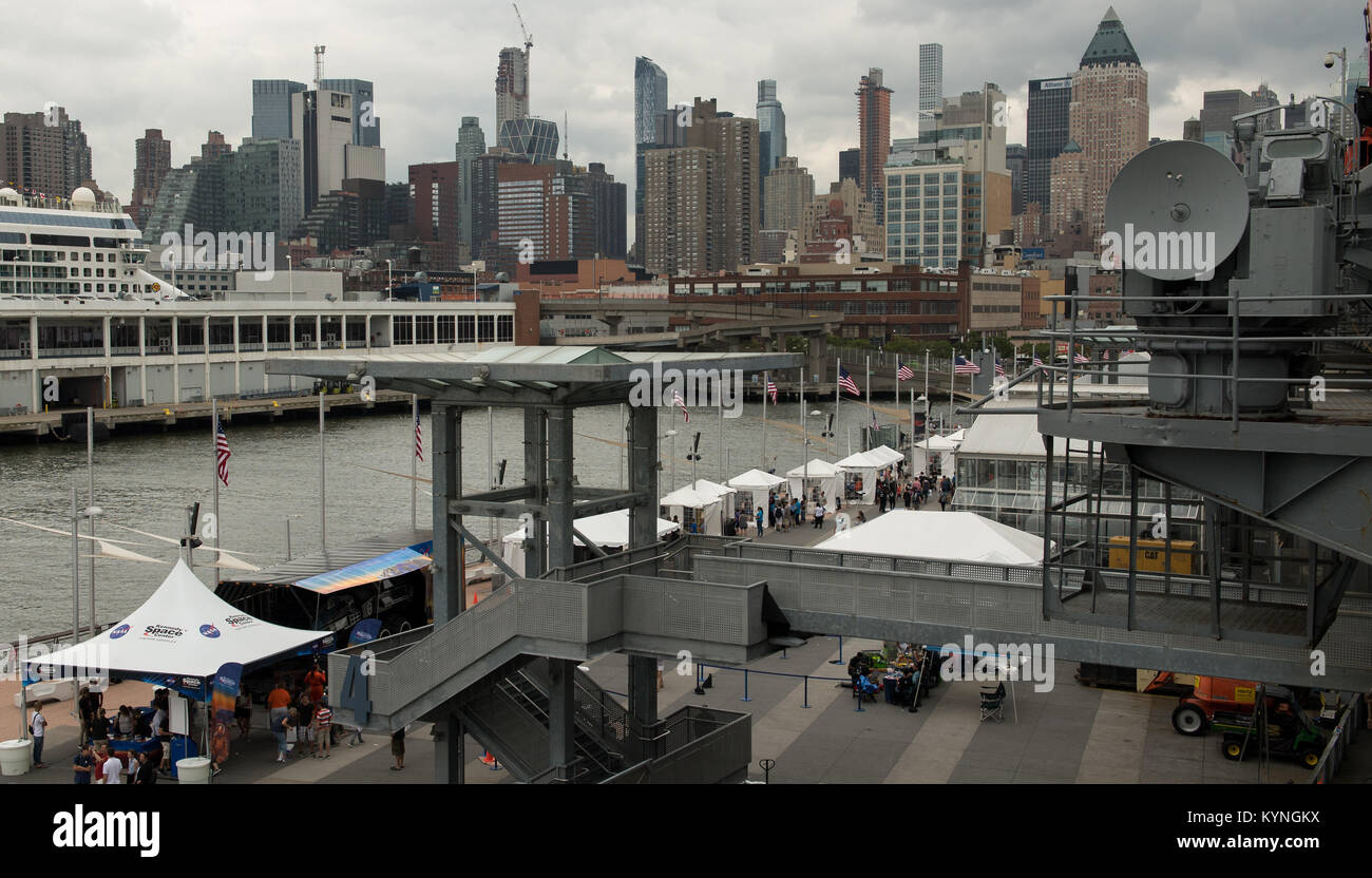Nasa museum exhibits hi-res stock photography and images - Alamy