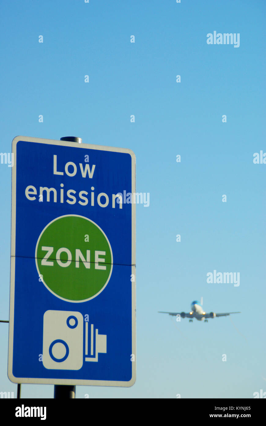 London Low Emission Zone Sign High Resolution Stock Photography and ...